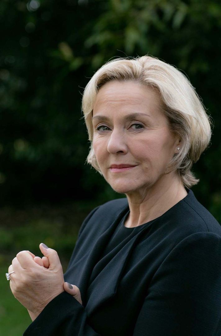 Amanda Burton - Facts, Bio, Career, Net Worth | AidWiki