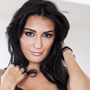 Amber Cox - Facts, Bio, Career, Net Worth | AidWiki