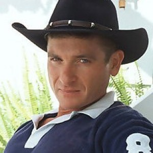 Andrew Lennox - Facts, Bio, Career, Net Worth | AidWiki